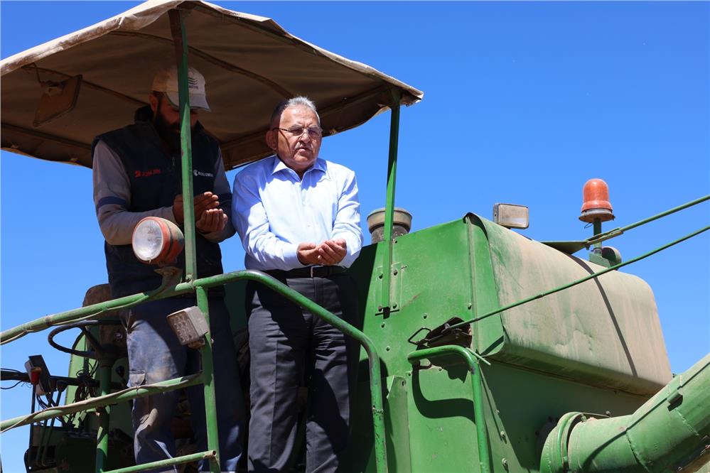 Kayseri Büyükşehir, dağıttığı tohumların meyvelerini topluyor Kayseri Büyükşehir, dağıttığı tohumların meyvelerini topluyor